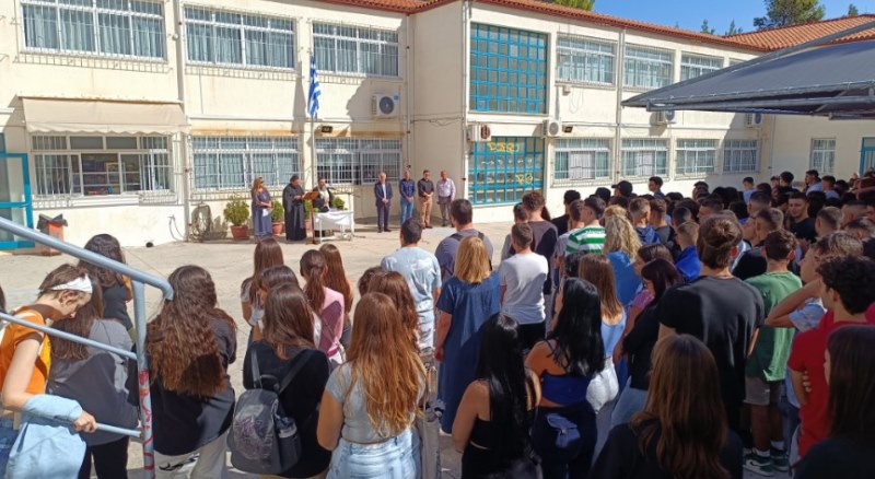 Αγιασμός στα σχολεία της Παιανίας - Mesogianews
