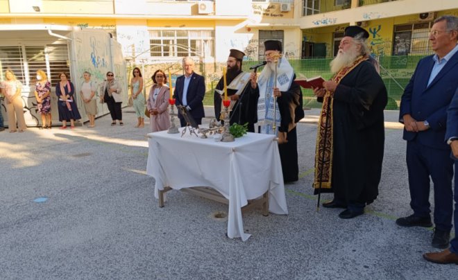 Αγιασμός στα σχολεία της Παιανίας - Mesogianews