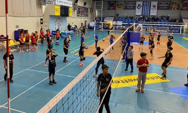 Βόλεϊ και χαμόγελα από τα τμήματα τζούνιορ στο τουρνουά του Α.Ο ...